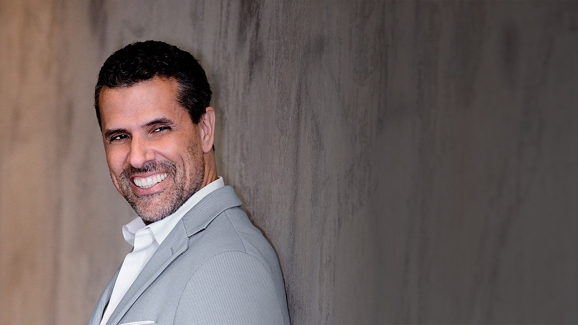 Biografía - Marco Antonio Regil